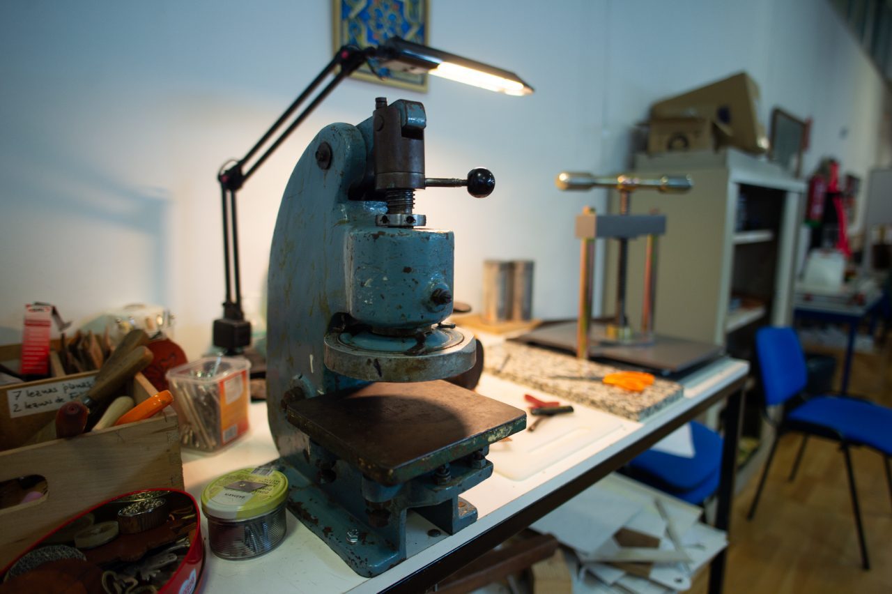 Curso de artesanía en cuero en Castilla y León - FOACAL. Artesanía ...